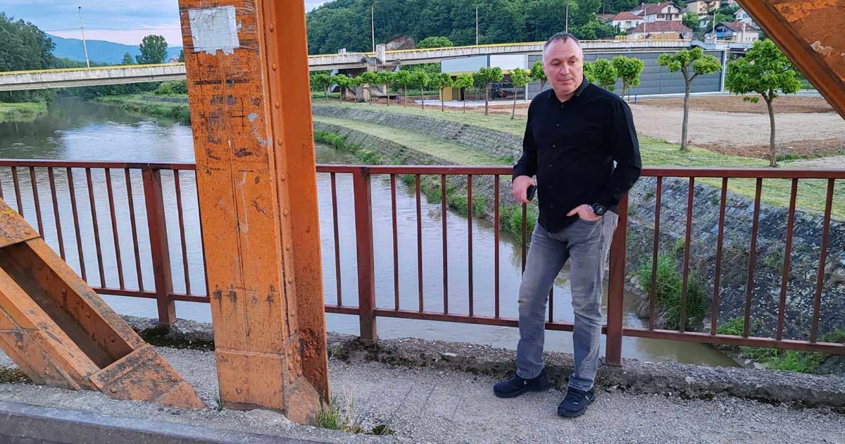 Dok se ranjena potkolenica jedva držala tetivom, izgovorio sam: “Ove će ...