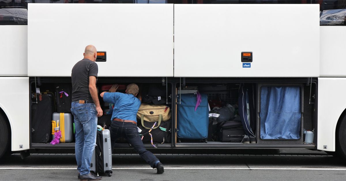 "A gde će da nađu vagu!?": Od ove godine u autobus do mora možete samo sa jednim koferom i to do ...