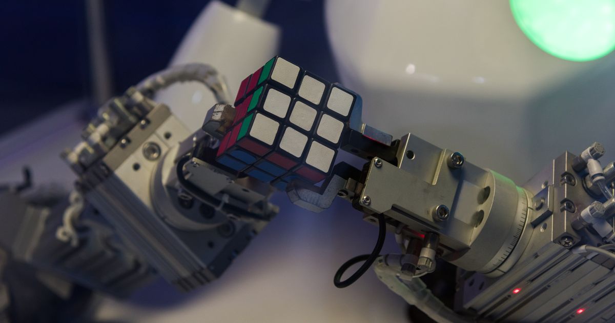 Pogledajte kako robot obara svetski rekord u rešavanju Rubikove kocke ...