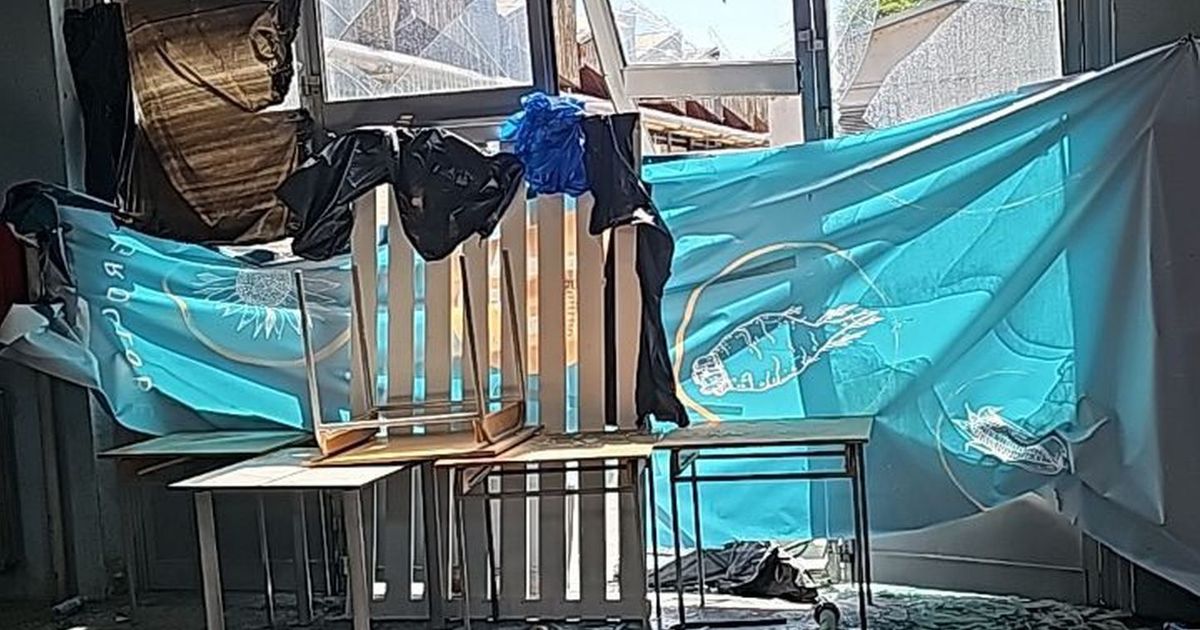 SNS: Napadnut kol centar stranke na Novosadskom sajmu - Vesti - Telegraf.rs