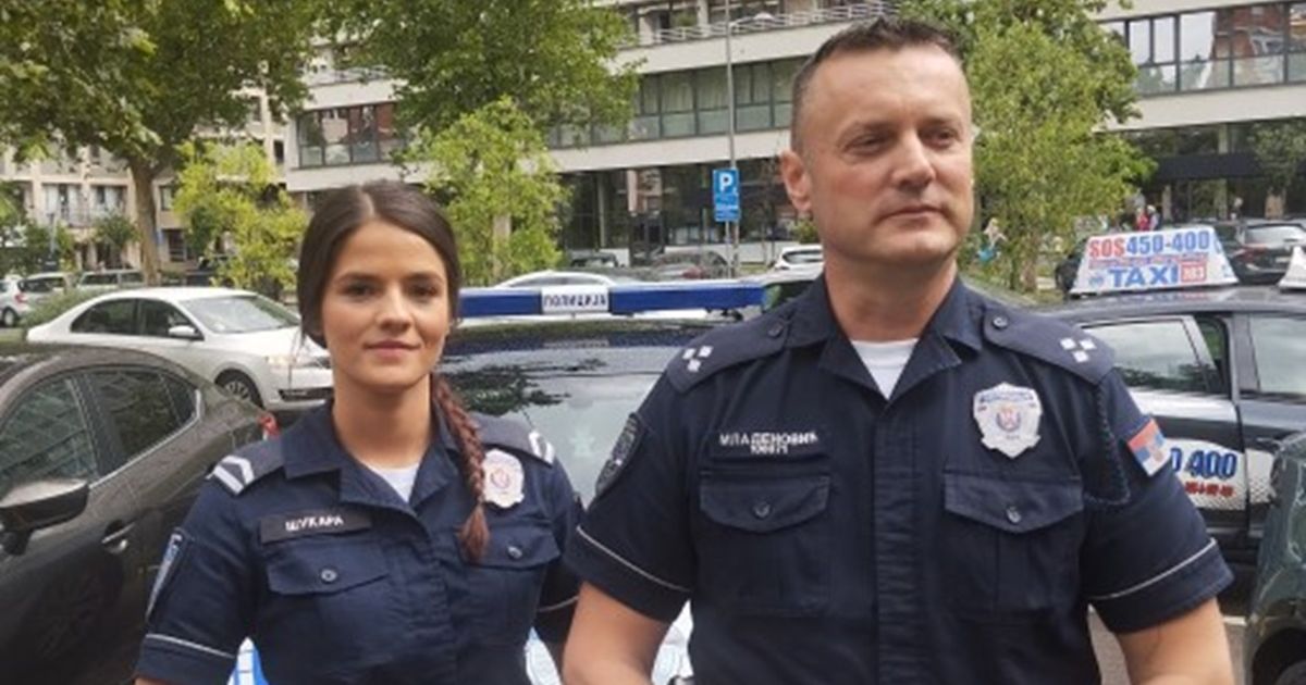 Ovo su policajci koji su brzom reakcijom spasili mladića u Novom Sadu: Odjednom pao i počeo da ...