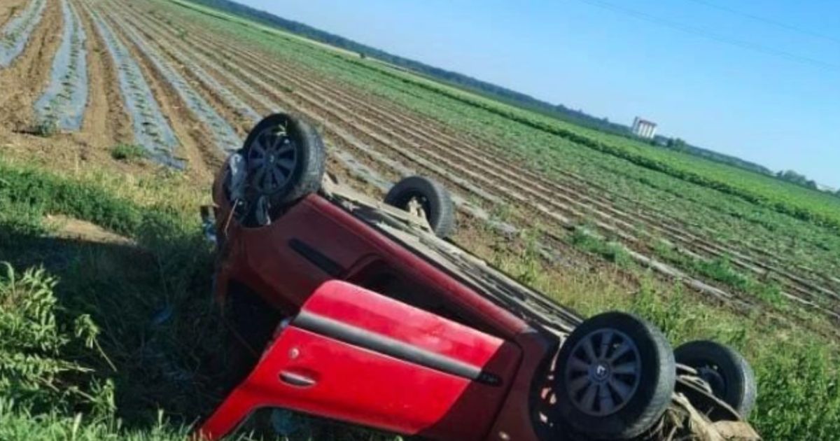 Prizor koji ledi krv nakon nezgode u Platičevu u kojoj ima povređenih ... Prizor koji ledi krv nakon nezgode u Platičevu u kojoj ima povređenih ...