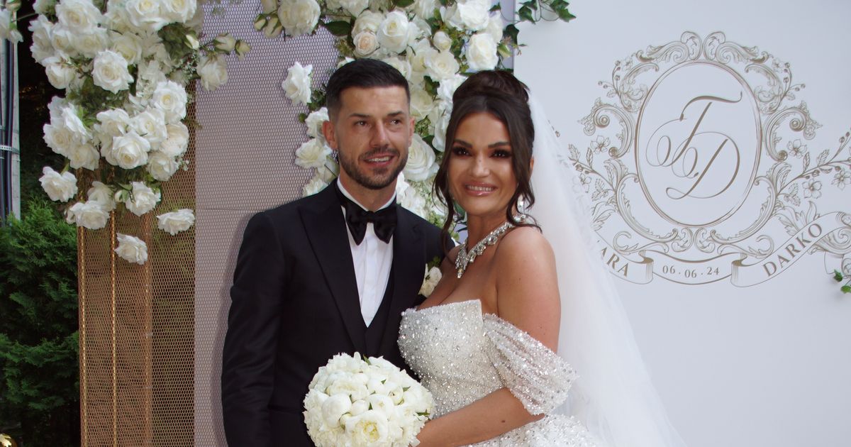 "Bilo je praznih koverti!" Pevačica na svadbi okupila pola estrade pa šokirala priznanjem ...