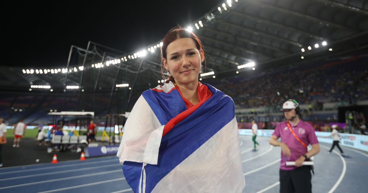 Angelina u suzama dala izjavu srpskim novinarima: “Čula sam kako je ...