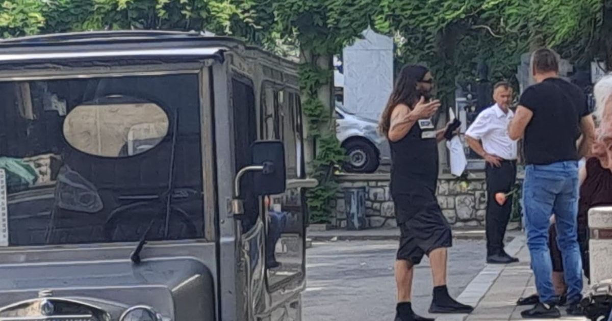 Bebi Dol danas sahranjuje majku - Telegraf.rs