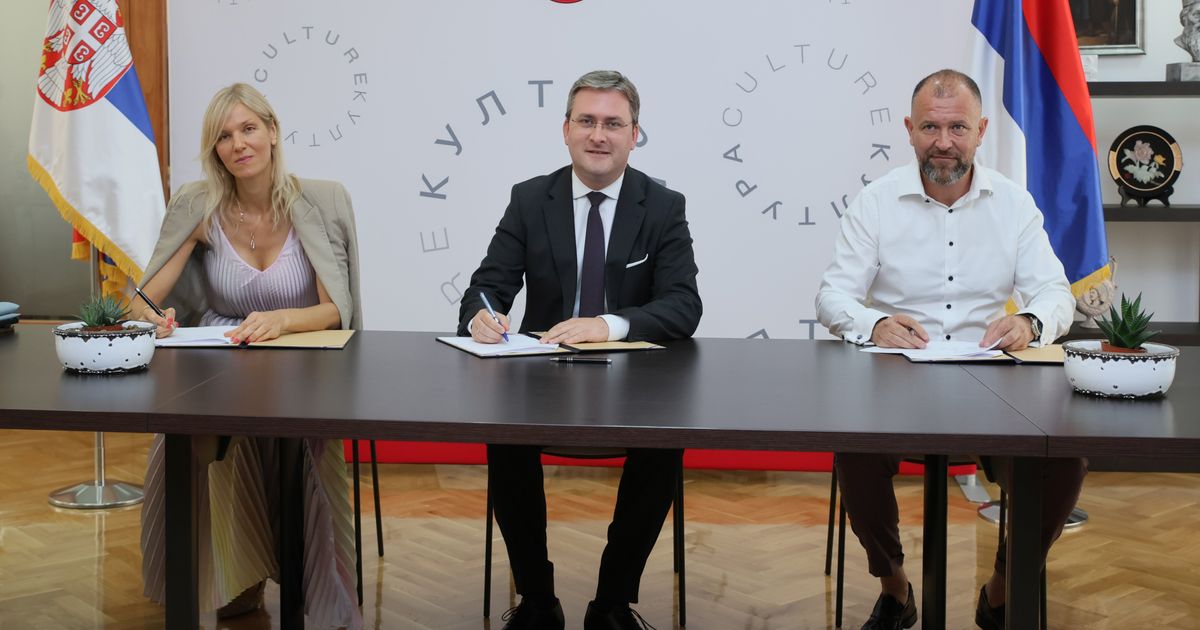 Selaković potpisao ugovore o rekonstrukciji fabrike "Milan Vapa" i zgrade Pošte - Telegraf.rs