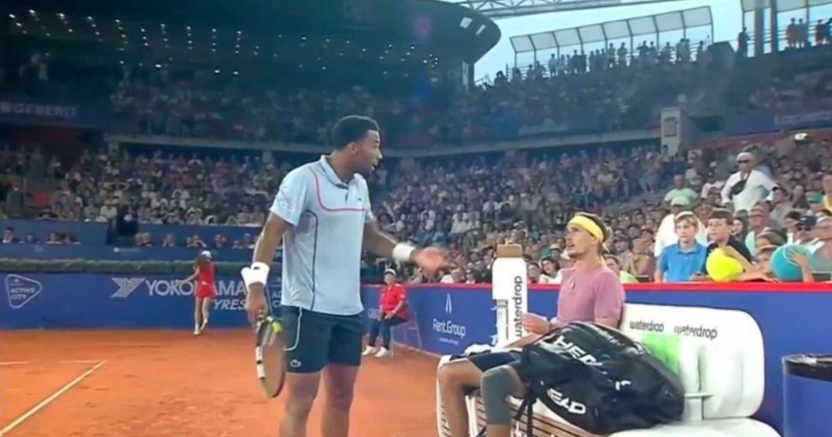 Haos u finalu Hamburga: Francuz servirao ispod ruke, pa došao do klupe ...