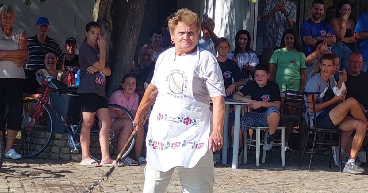 Kad Kocana (73) uzme bič svi zaneme, viralnim snimkom zaludela Srbiju ...