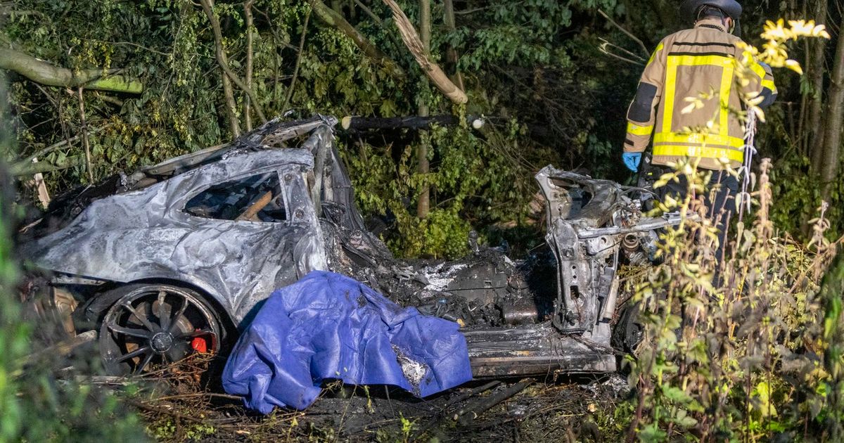 Otac i sin izgoreli na smrt u ilegalnoj trci vozila, "porše" potpuno ...