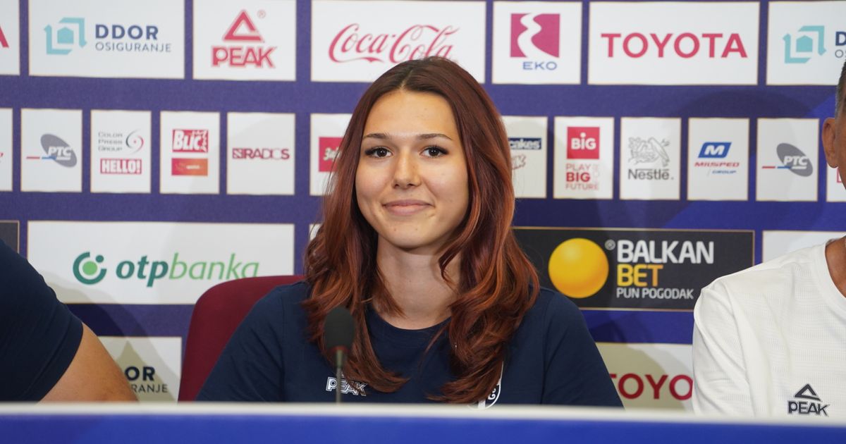 Noga je ranjena, ali srce je veliko! Angelina Topić uz povredu pokazala ...