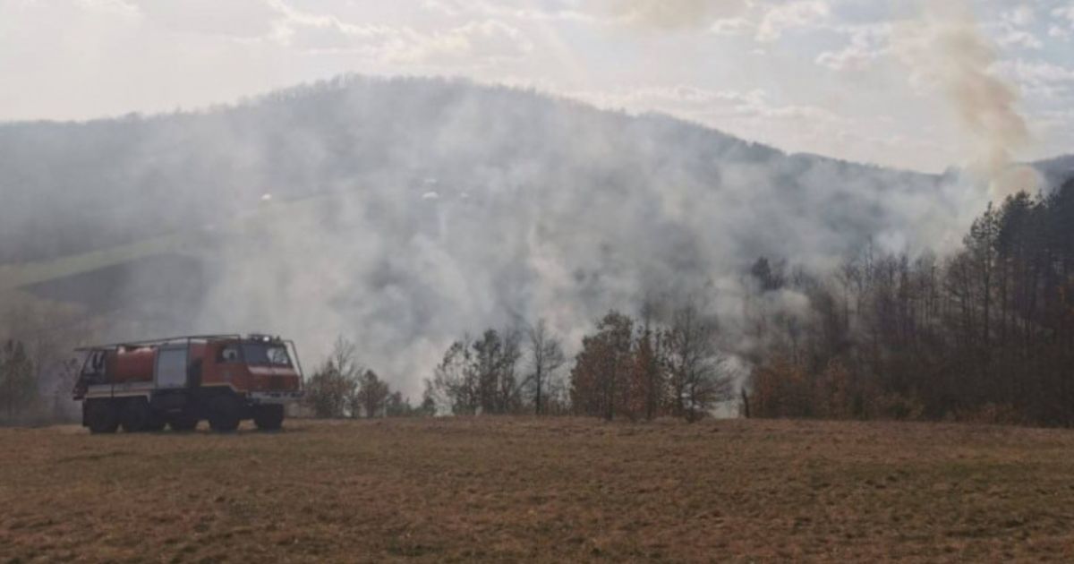 Video of battle with fire: Watch MUP helicopter extinguishing fire ...
