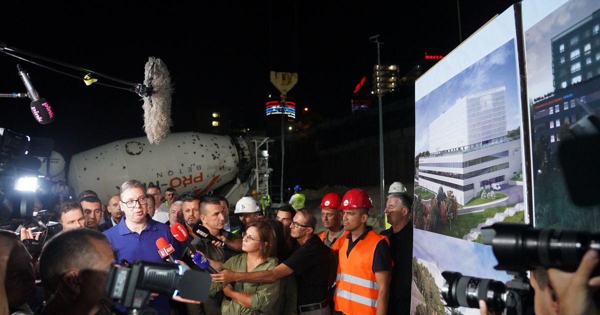 Vučić obišao gradilište Dečje bolnice Tiršova 2: Rok za izgradnju je ...