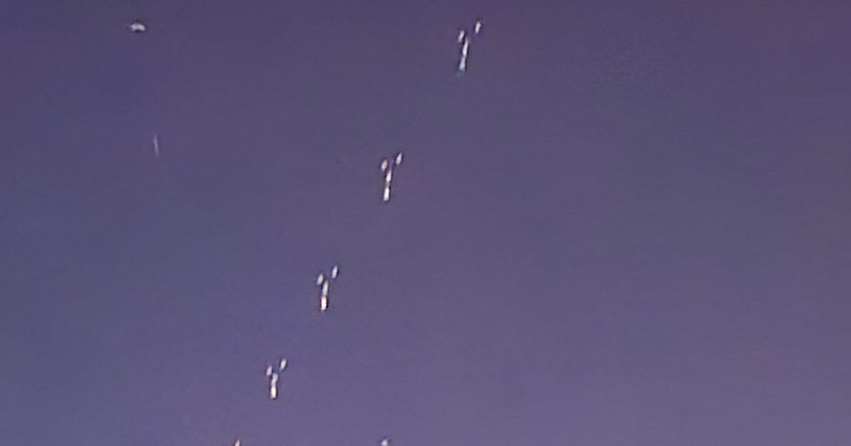 Musk's satellites over Serbia: Lined up glowing dots in the sky once ...