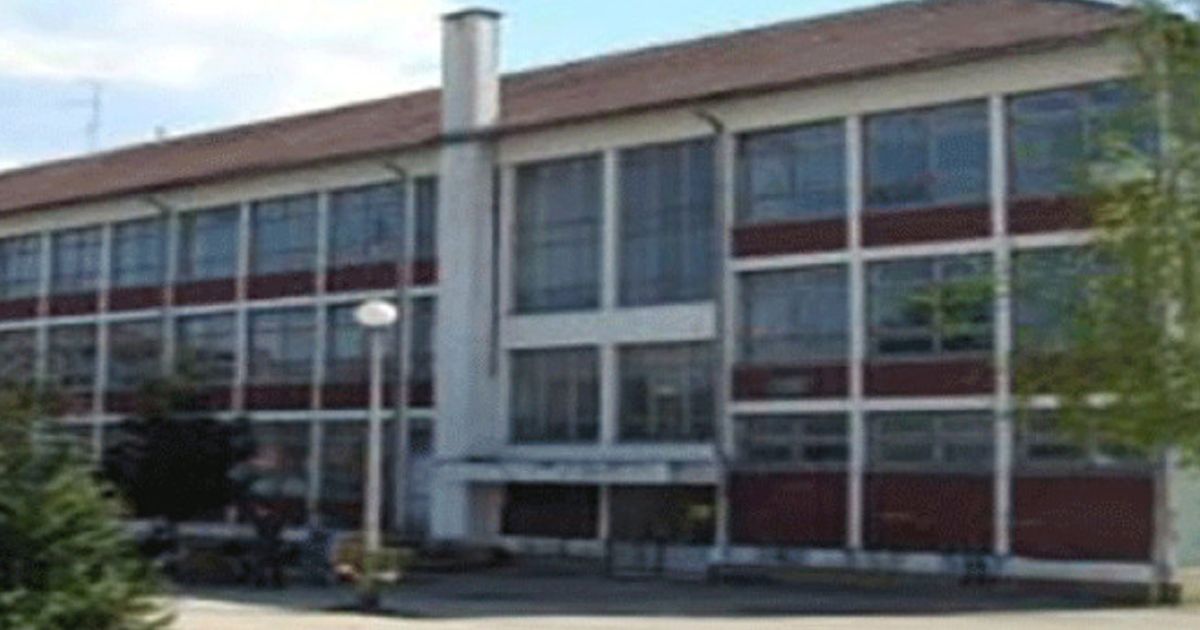 Pucnjava u gimnaziji u Sanskom Mostu, ima mrtvih - Vesti - Telegraf.rs