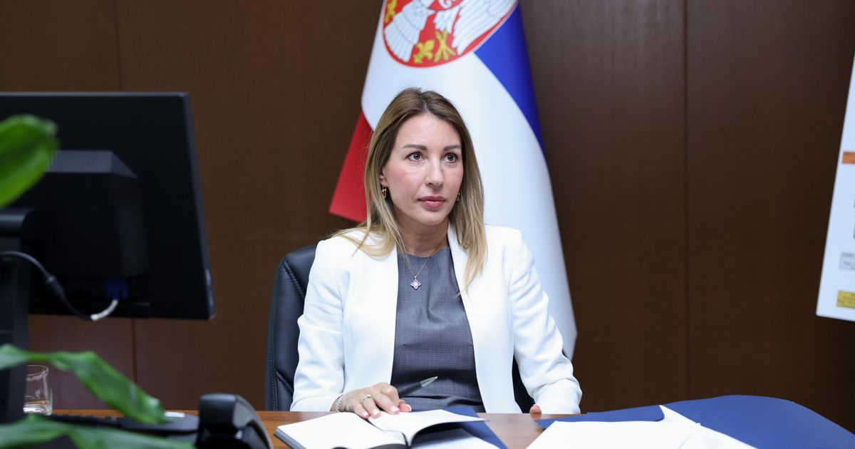 Đedović Handanović uručila prve ugovore građanima Zemuna za energetsku ...