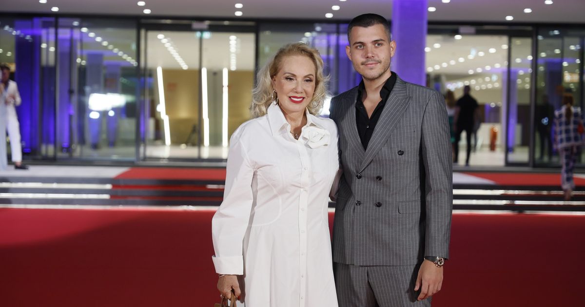 "Ja sam svoje rekorde postavila": Lepa Brena došla sa Viktorom na ...