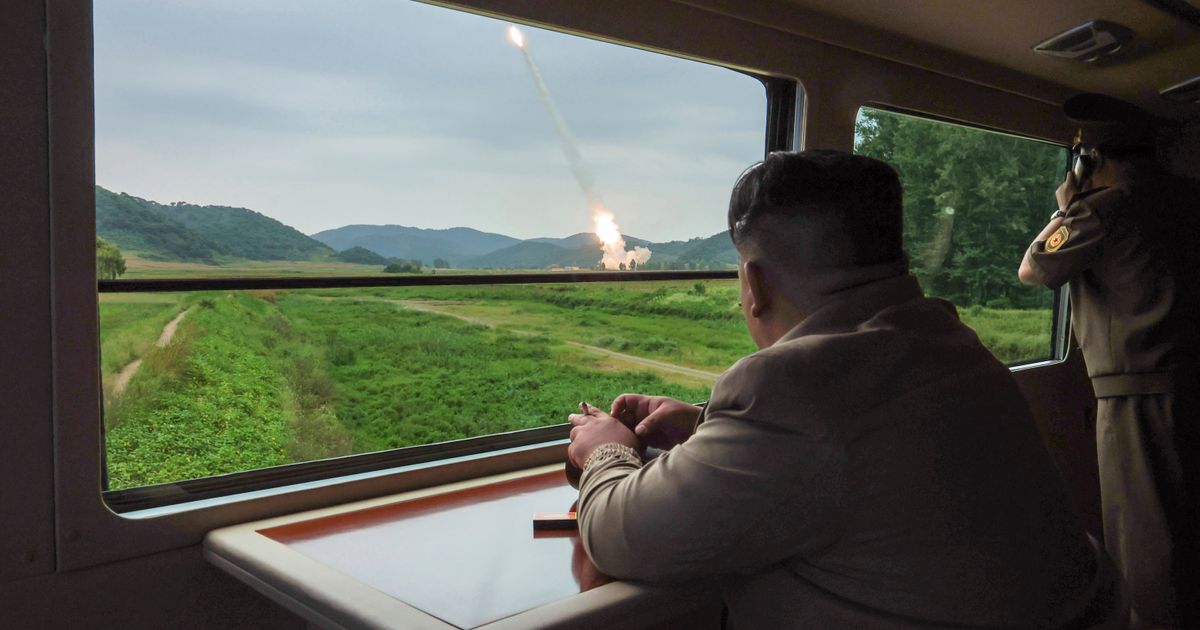 Kako je Kim Džong Un, lider Severne Koreje, maskirao tajnu raketnu bazu ...