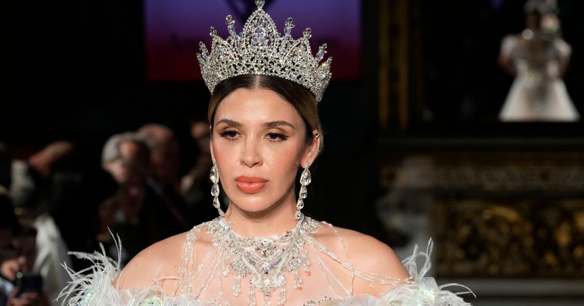 Žena narko-bosa prošetala modnom pistom nakon izlaska iz zatvora: Bes ...