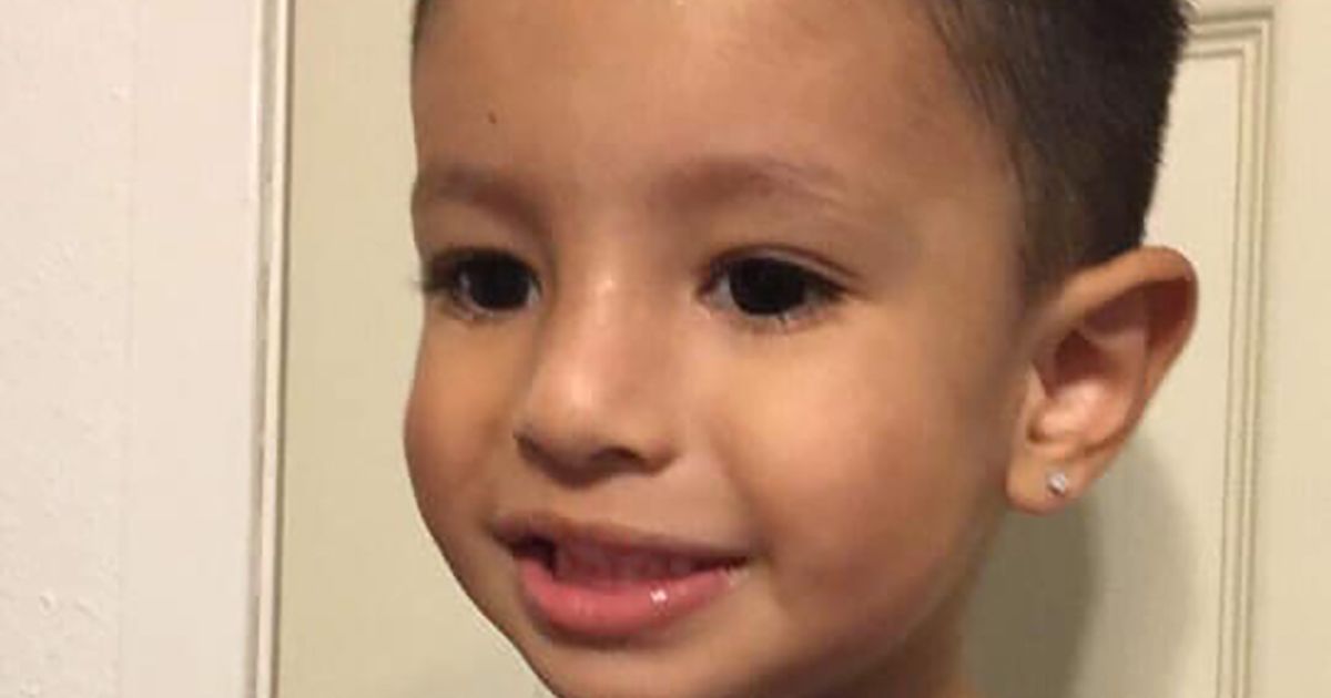 Dečak (4) sa crnim očima umro mesec dana posle ove slike: Imao je i ...