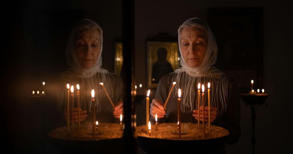 Gde se pale sveće za žive, a gde za mrtve: Sveštenik Popović odgovara ...