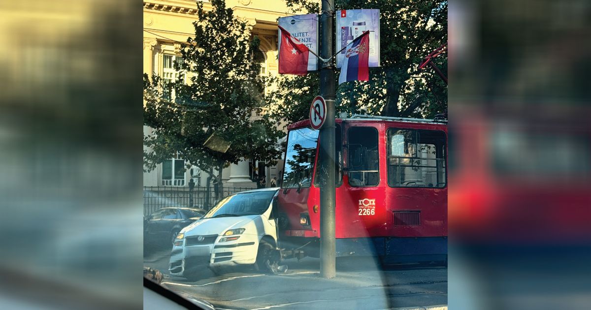 Sudar tramvaja i automobila u centru Beograda, kolaps u najavi - Vesti - Telegraf.rs