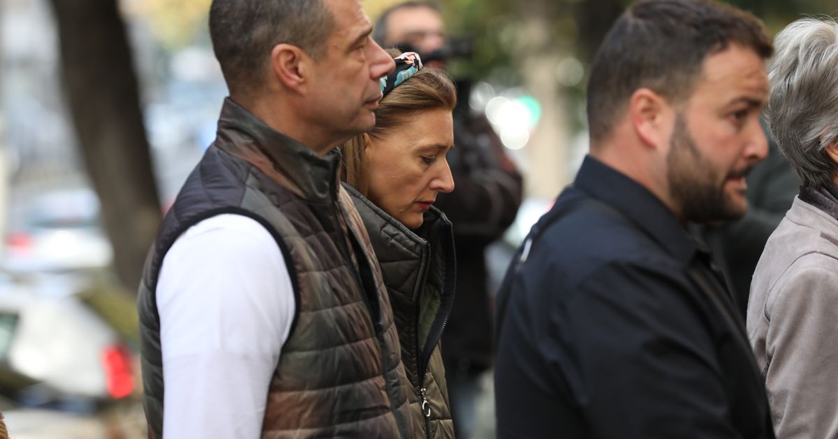 Snimak dovođenja dečaka koji je pucao u Ribnikaru: Porodice ubijenih mu danas postavljaju ...