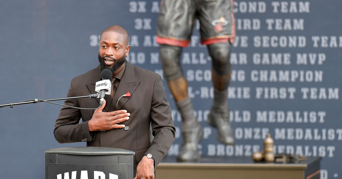 Blamaža veka! Dvejn Vejd dobio statuu kojoj se smeje ceo svet: "Ne mogu ...