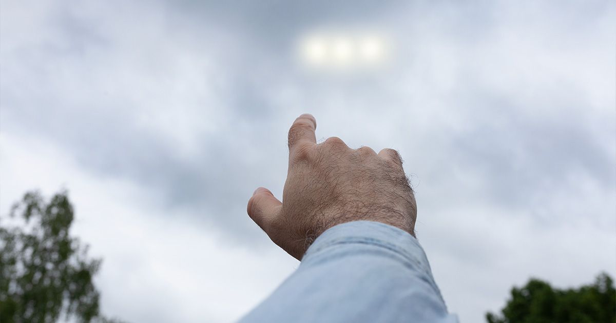 Neobična svetla na nebu zbunila ljude: Snimci kruže mrežama, a evo šta je u pitanju - Telegraf.rs