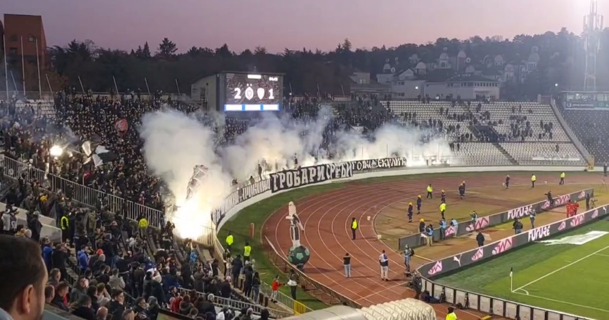 Grobari "zapalili" Jug na utakmici sa Radničkim: Dim brzo prekrio ...