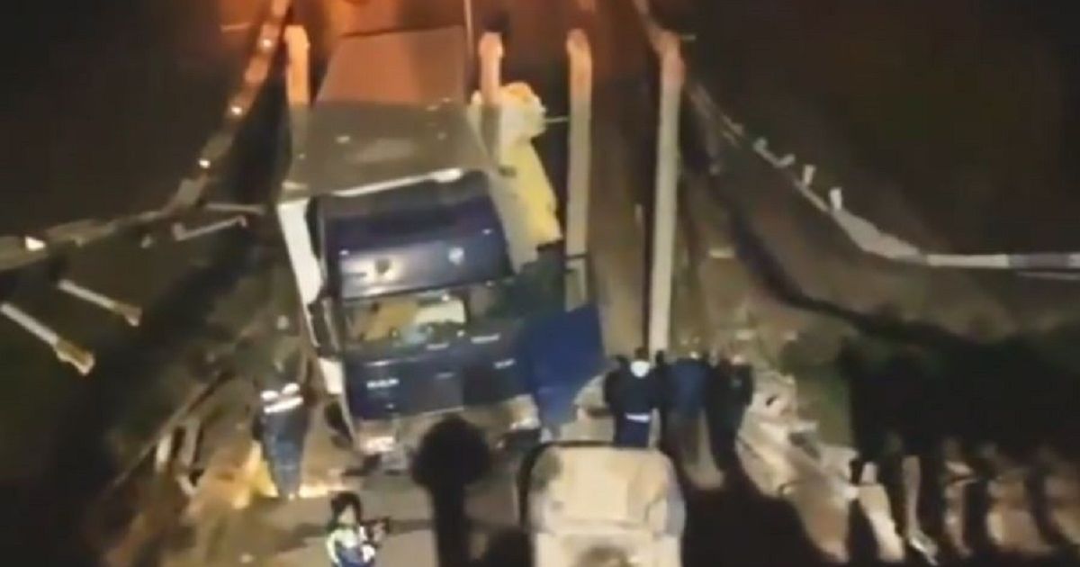 Srušio se most na Krimu, ima povređenih: Pojavili se prvi snimci sa lica mesta nakon nesreće ...