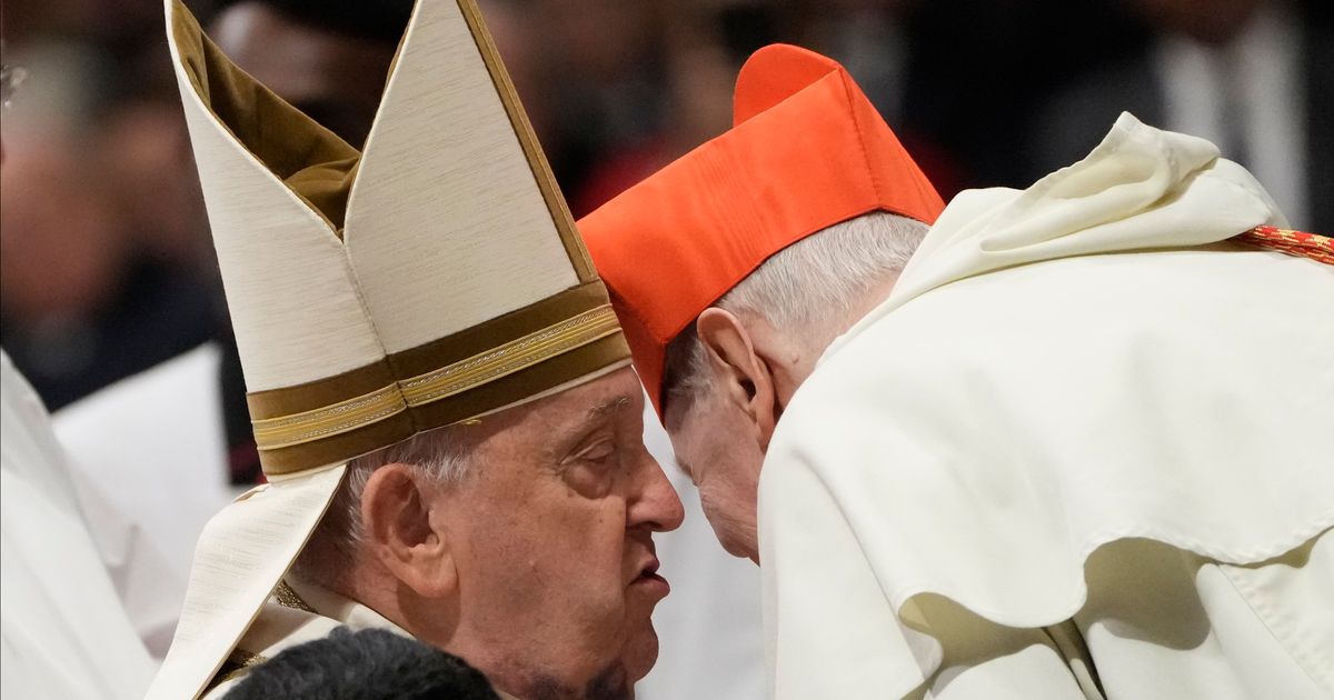Papa Franja pojavio se sa modricom na bradi na ceremoniji za nove kardinale: Vatikan se oglasio ...