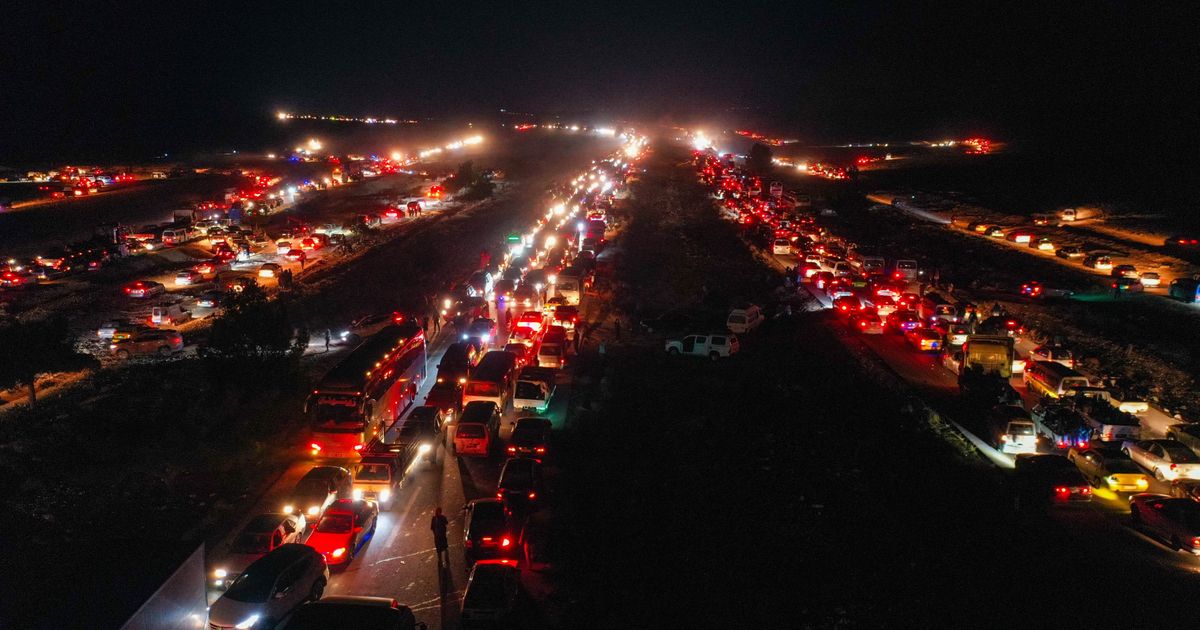Ovako večeras izgleda okolina Damaska: Pogledajte opšti haos na putevima, jedni beže, a drugi se ...