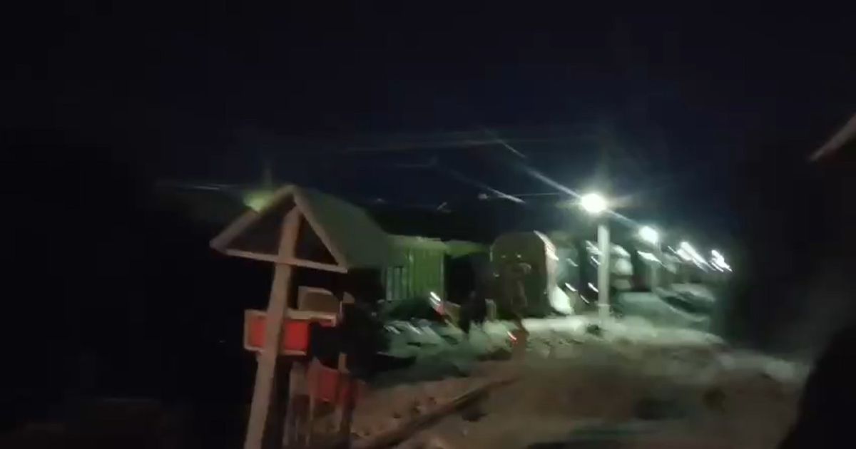 U sudaru dva voza u Murmanskoj oblasti u Rusiji poginula jedna, a povređeno 14 osoba: Snimci sa ...