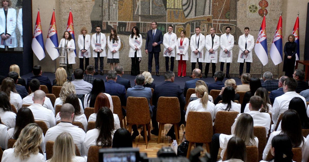 Najbolji diplomci dobili danas ugovore o radu: Trudićemo se da ...