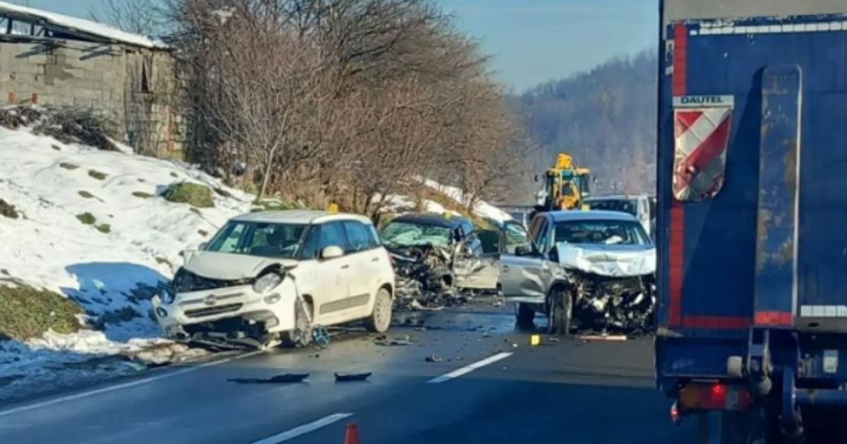 Krivina koja vozače može da košta života: Kobna tačka na putu kod Kragujevca, 3 vozila jutros ...