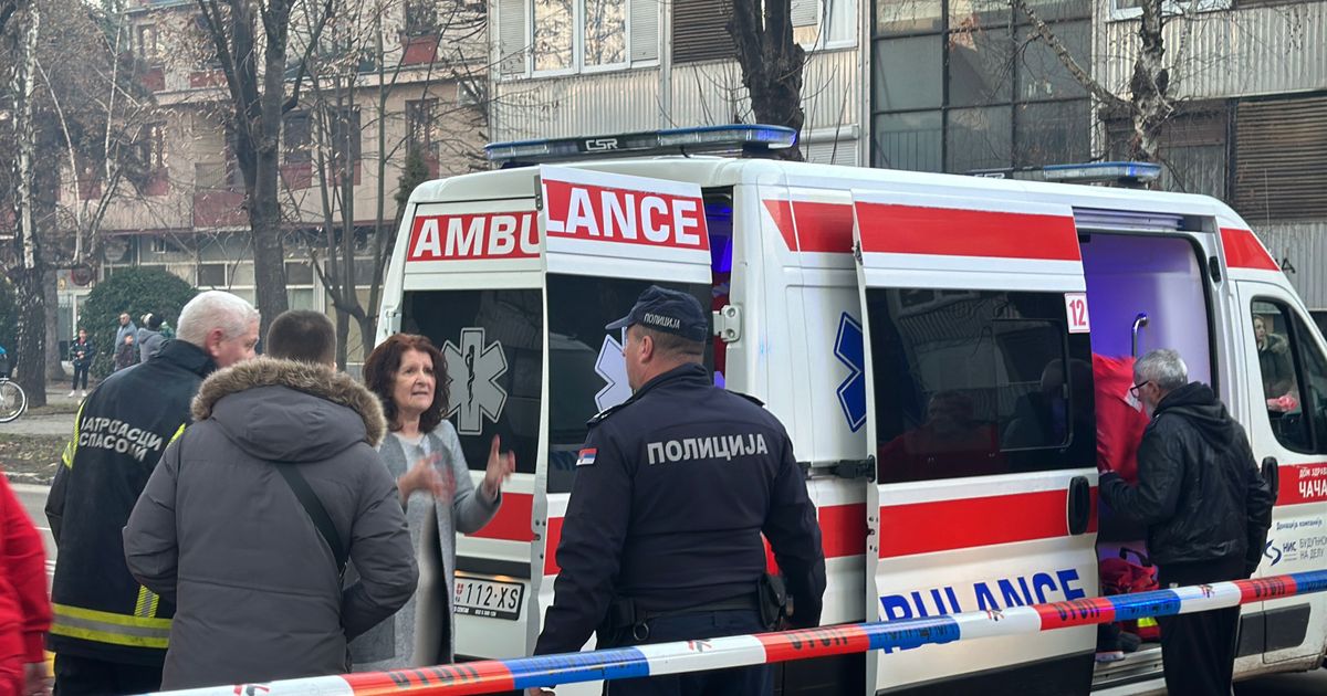 Četiri osobe prevezene u bolnicu posle požara u Čačku: Dve zadobile opekotine - Vesti - Telegraf.rs