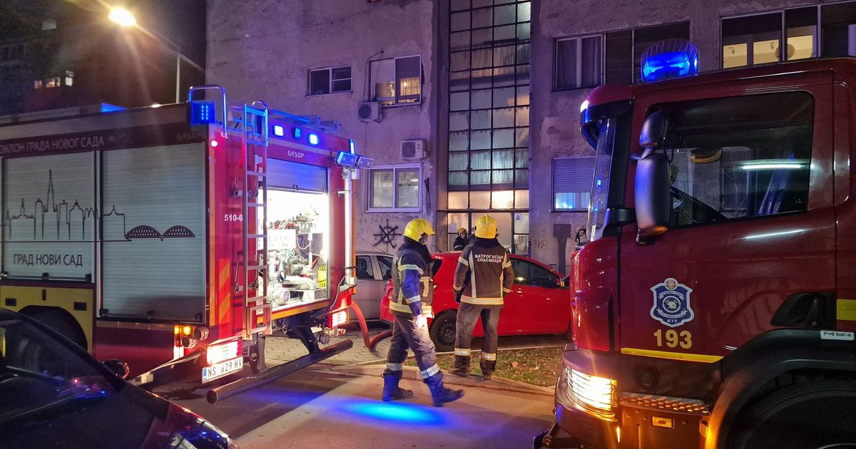Požar u zgradi u Novom Sadu: Vatrogasci na terenu - Vesti - Telegraf.rs