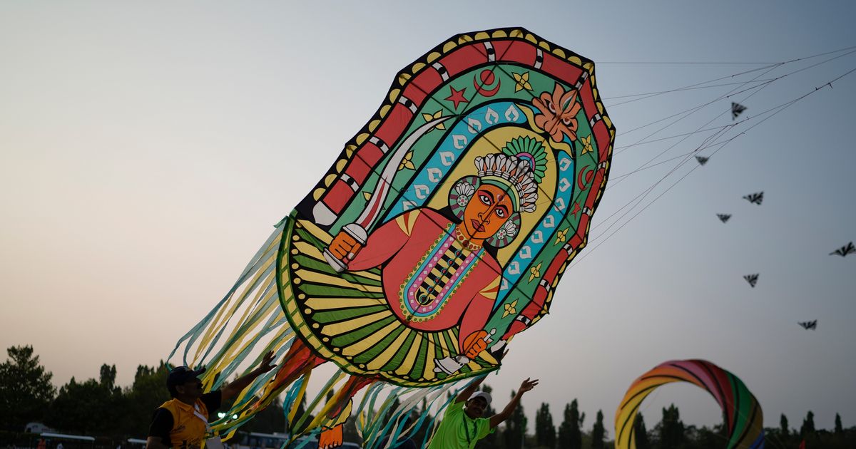 Nebo u Indiji oživi kad se u visine popnu vanzemaljci, slon, čak i raža ...