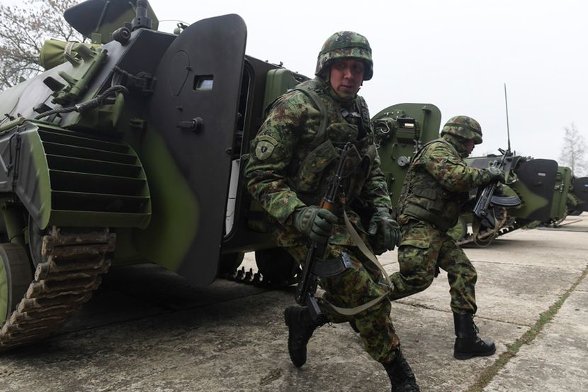 Serbian soldiers attacked: Albanians open fire near Serbian Army base ...