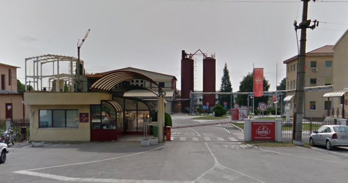 Reporteri Telegrafa kod fabrike "Bambi" posle dima: Vatrogasci na licu mesta - Vesti - Telegraf.rs