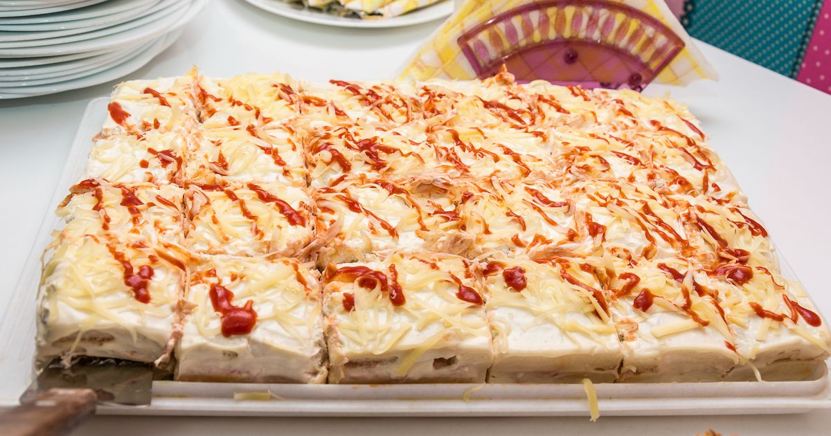 Slana torta sa tost hlebom i ajvarom će osvojiti svakog: Neprikosnoven ...