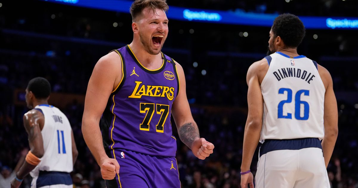 Pogledajte reakciju vlasnika Dalasa posle jedne trojke Dončića i izliva ...