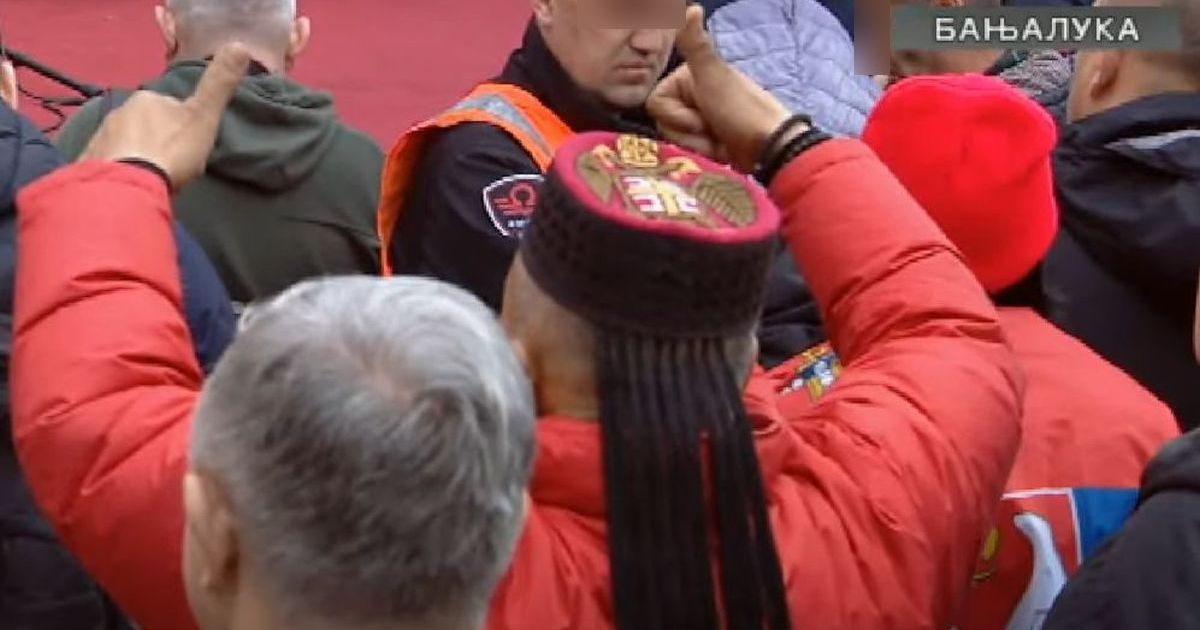 Zmaj od Šipova na skupu podrške Dodiku nakon presude, došao u narodnoj nošnji, Milorad ga ...