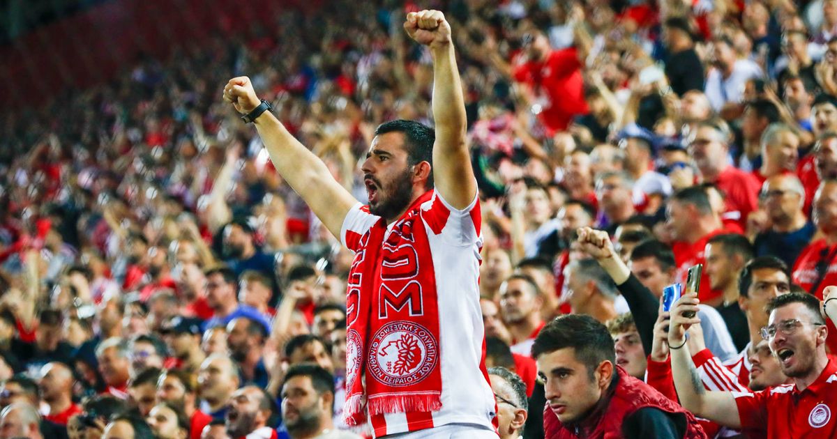 Remek-delo! Pogledajte dres Olimpijakosa povodom 100 godina kluba ...