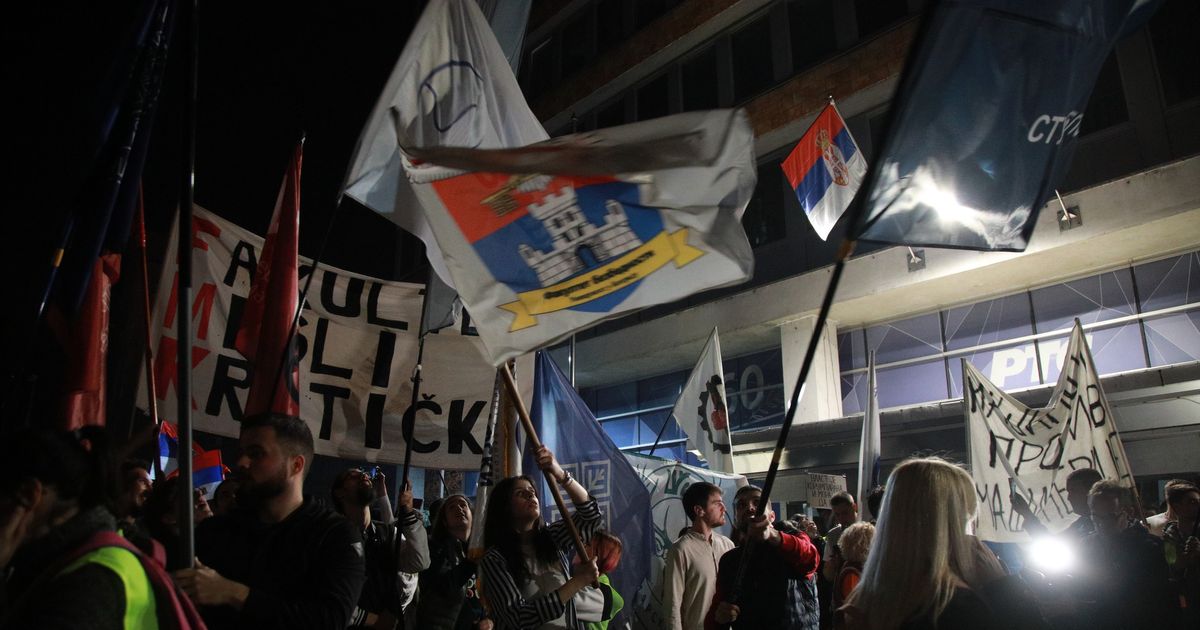 Studenti u blokadi pozvali na protest ispred zgrada RTS - Vesti ...