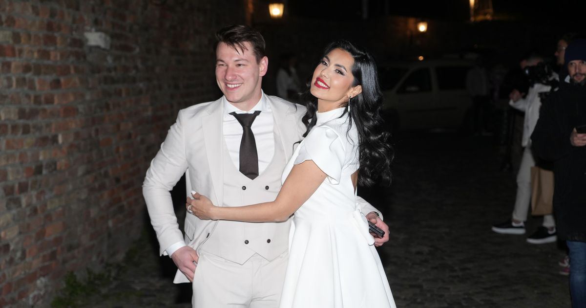 Tanja Savić za jubilarni 40. rođendan izgleda kao princeza! Blista sva ...