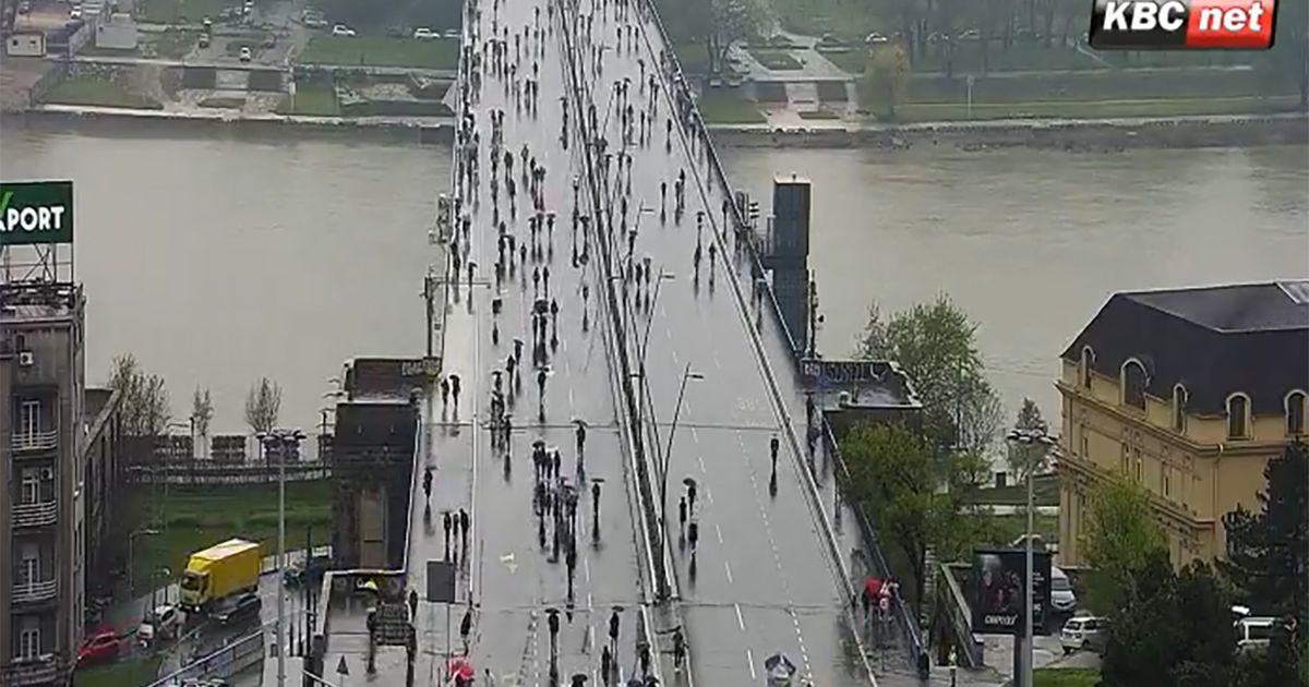 Blokada Brankovog mosta počela je i pre 15 časova, najavljeno je ...