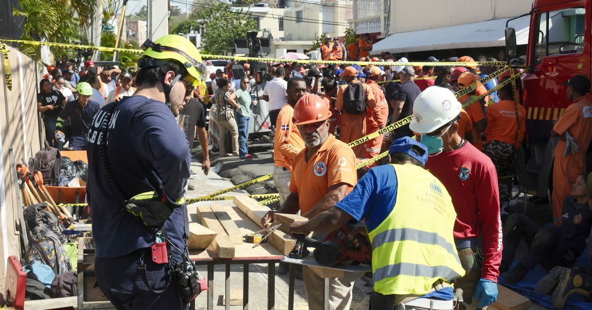 Čuveni pevač pevao ispod ruševina da bi ga spasioci lakše locirali: U ...
