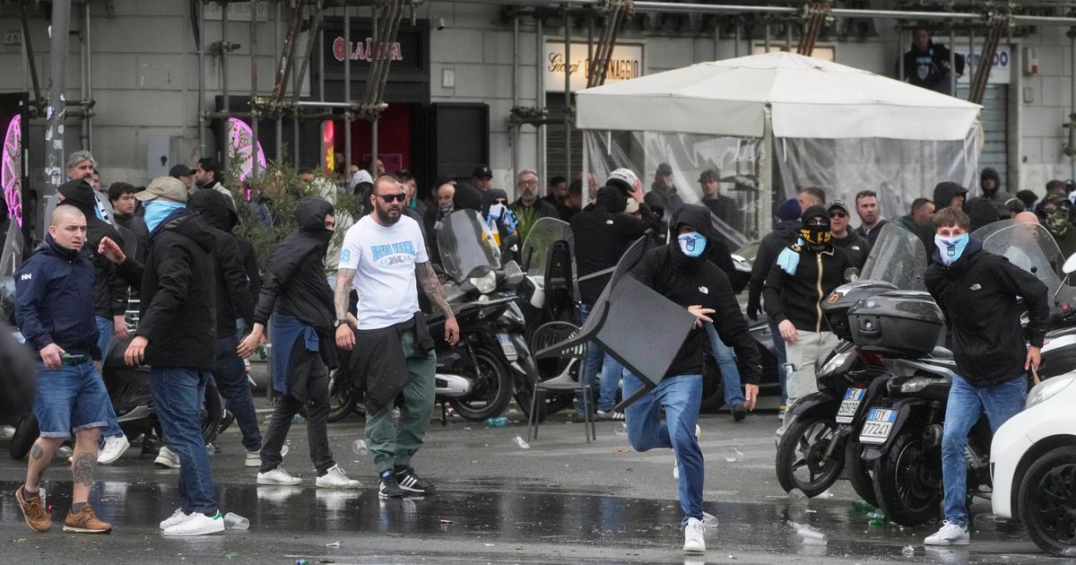 Ogromna tuča u Rimu! Navijači Rome palicama i hidrantima na tifoze ...