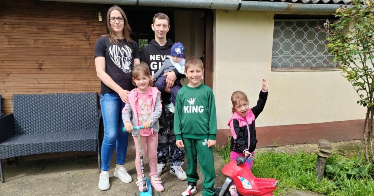 Dejan i Žužana sa 4 dece prvi put slave Uskrs u novoj kući: Ovako ...